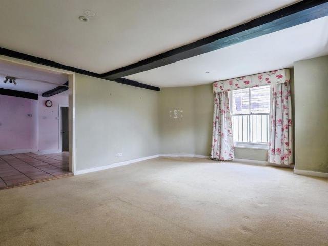 5 bedroom flat for sale