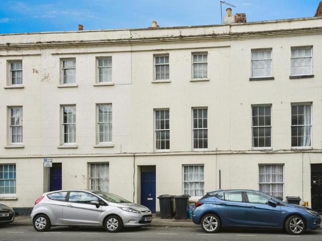 5 bedroom flat for sale