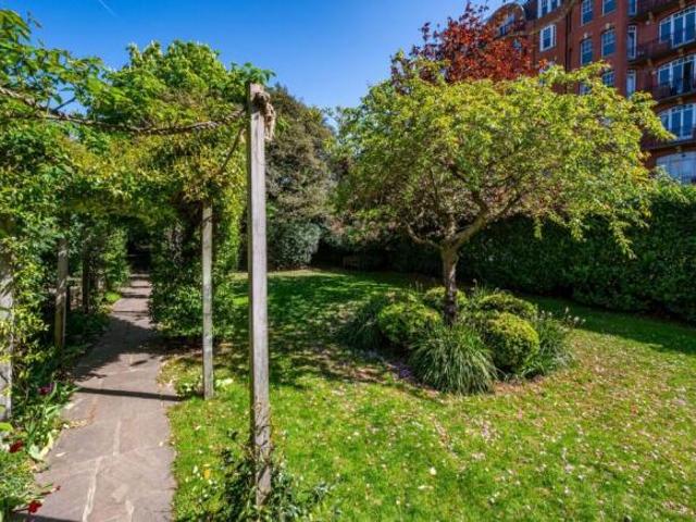 5 bedroom flat for sale in Oakwood Court, Holland Park, London, W14