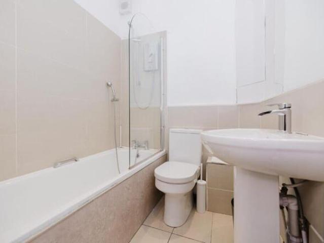 5 bedroom flat for rent in 0834L Crighton Place, Edinburgh, EH7 4NY, EH7