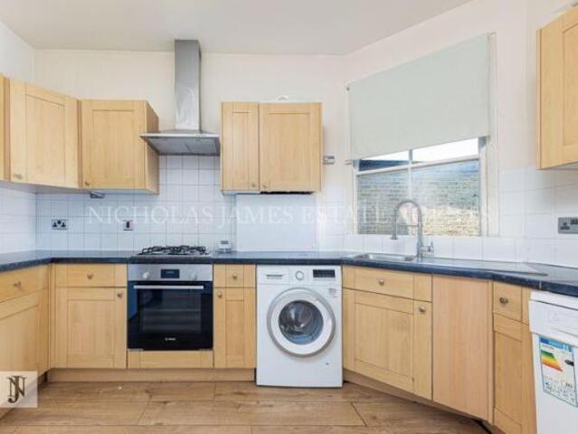 5 bedroom flat for rent in The Mall, Southgate, London, N14
