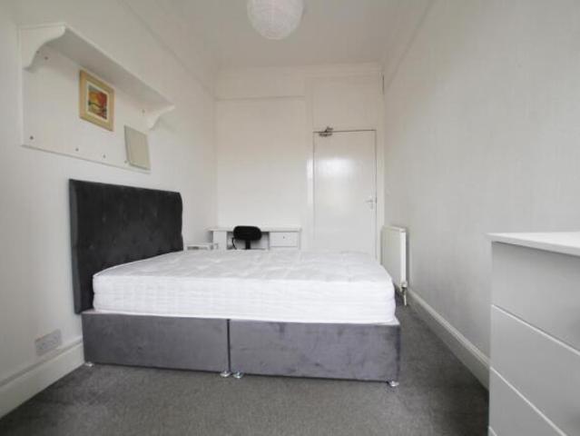 5 bedroom flat for rent in University Avenue, Hillhead, Glasgow, G12