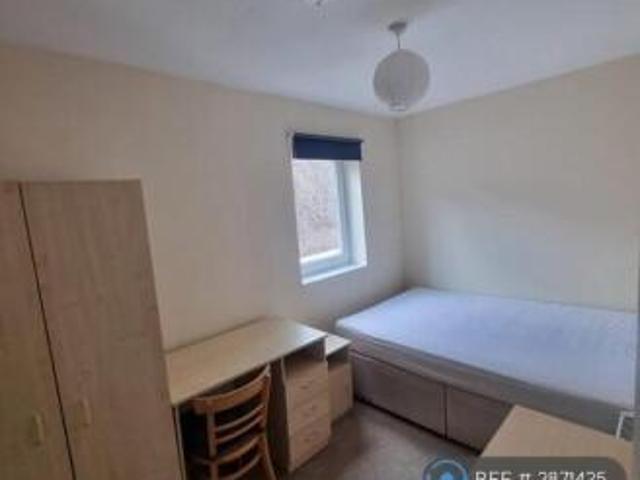 5 bedroom flat for rent in Albert Grove, Southsea, PO5