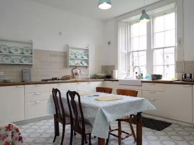 5 bedroom flat for rent in Bernard Terrace, Newington, Edinbur.
