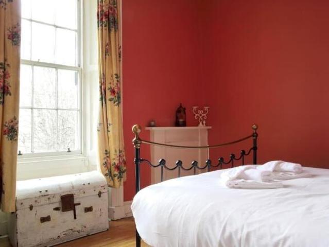 5 bedroom flat for rent in Bernard Terrace, Newington, Edinburgh, EH8