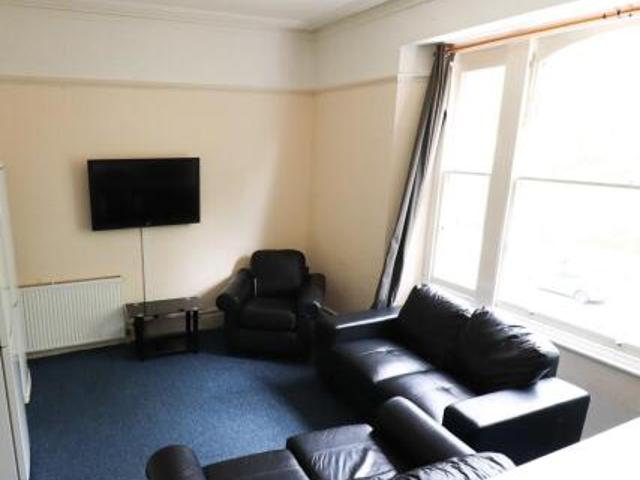5 bedroom flat for rent in Cambridge Park, Bristol, BS6