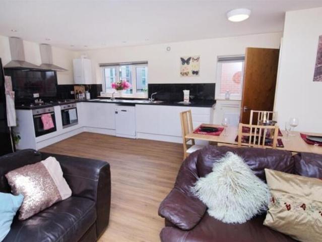 5 bedroom flat for rent in Cemetery Road, Sheffield, S11