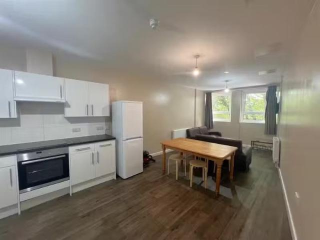 5 bedroom flat for rent in Charles Street, Stokes Croft, Brist.