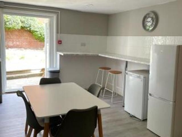 5 bedroom flat for rent in Clarendon Road, Southsea, Hampshire, PO5