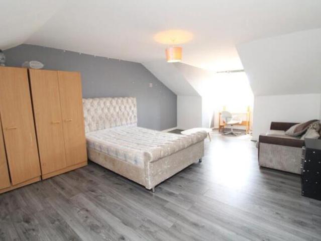 5 bedroom flat for rent in Duke Street, Glasgow, G31