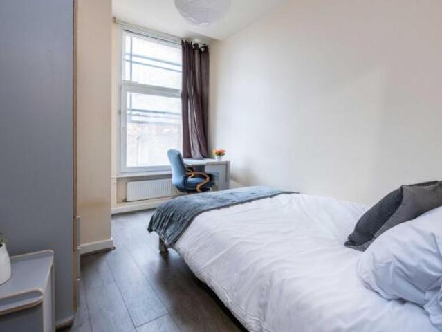 5 bedroom flat for rent in Equitable House, 5 7 South Parade, NG1