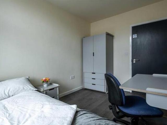 5 bedroom flat for rent in Equitable House, 5 7 South Parade, NG1