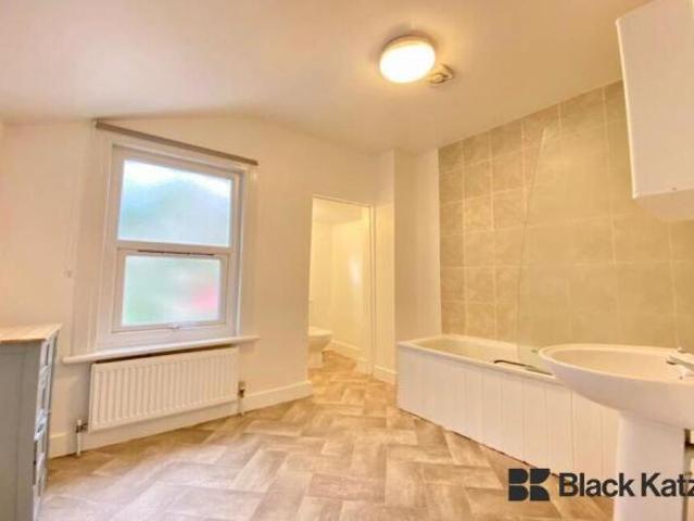 5 bedroom terraced house for rent in Ethnard road, Peckham SE15