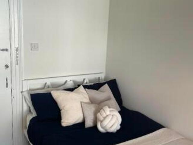 5 bedroom flat for rent in Fore Street, Exeter, Devon, EX1