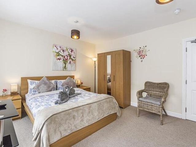 5 bedroom flat for rent in Greyhound Road, Hammersmith, London, W6
