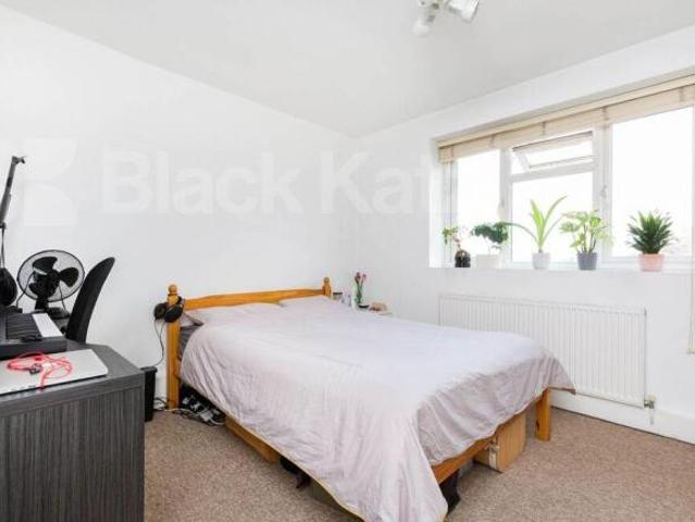 5 bedroom flat for rent in Hampden Road, Haringey N8