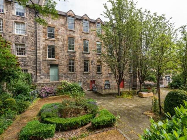 5 bedroom flat for rent in High Street, Edinburgh, EH1