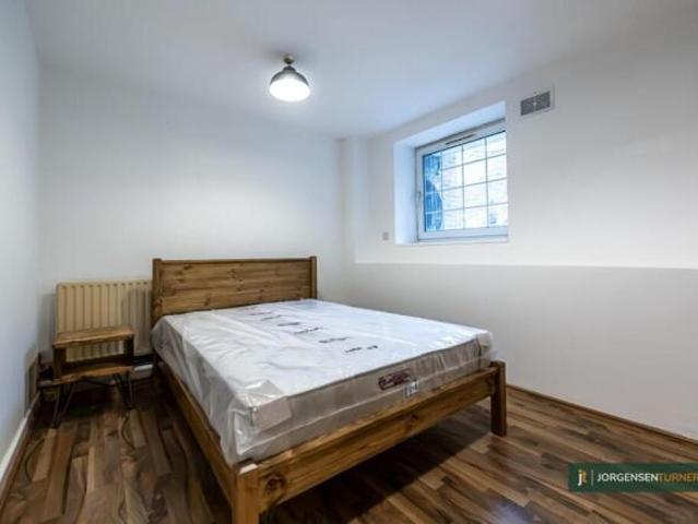 5 bedroom flat for rent in Hollybush House, Hollybush Gardens, E2