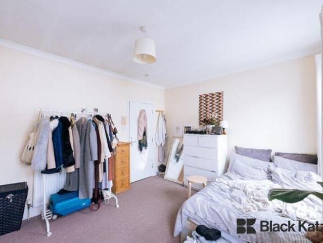 5 bedroom terraced house for rent in Hollydale Road, Peckham SE15