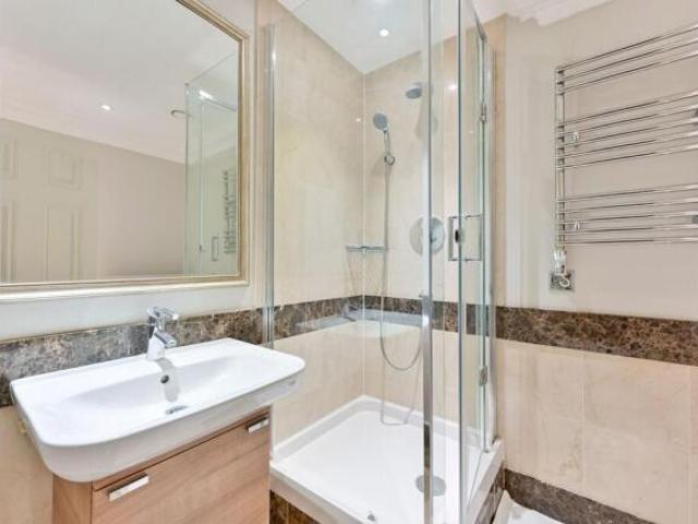 5 bedroom flat for rent in Kensington Road, Kensington, London, W8