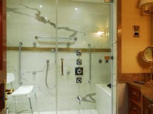 5 bedroom flat for rent in Kensington Road, Kensington, London, W8