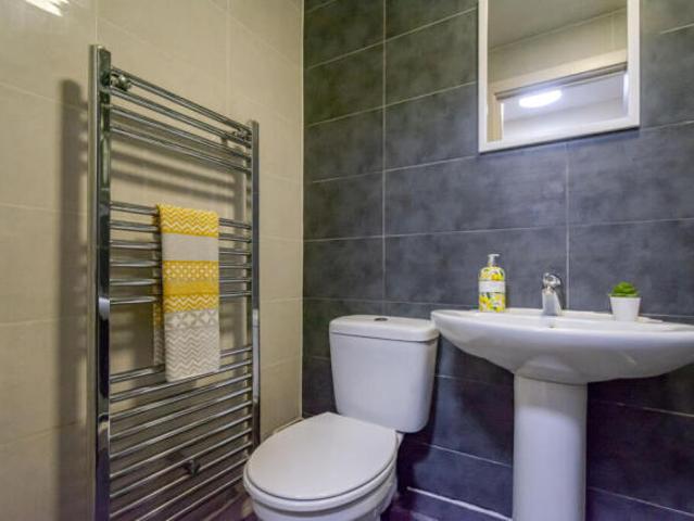 5 bedroom flat for rent in KELSO ROAD, Leeds, LS2