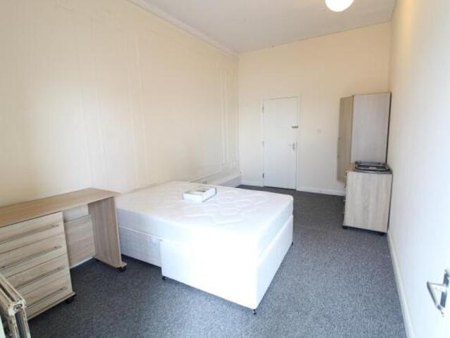 5 bedroom flat for rent in Kings Road, BN1