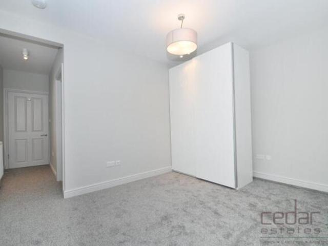5 bedroom flat for rent in Kilburn High Road, Kilburn NW6