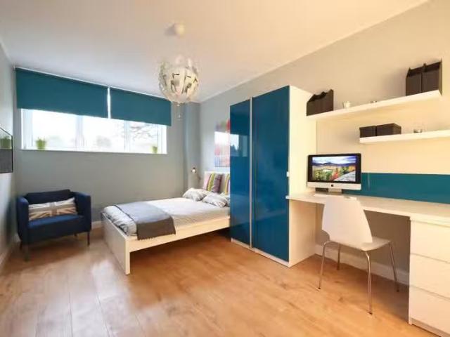 5 bedroom flat for rent in Library Court, Fairoak Road, Cathay.