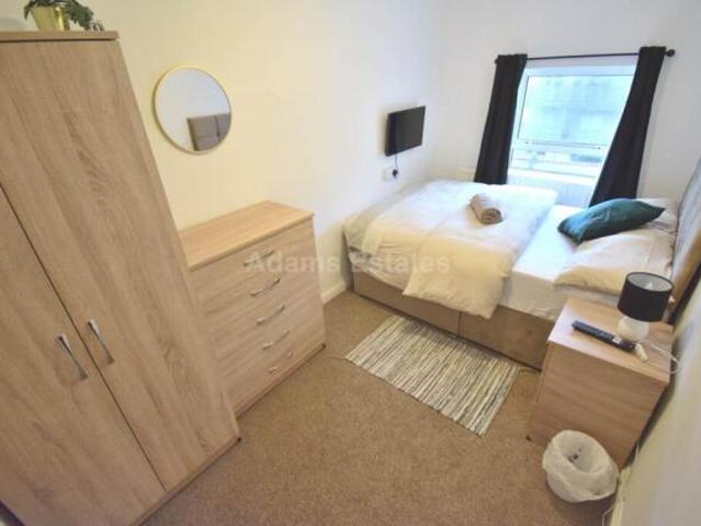 5 bedroom flat for rent in London Road, Reading, RG1
