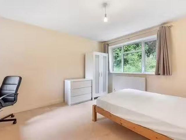5 bedroom flat for rent in Oak Hill Grove, KT6