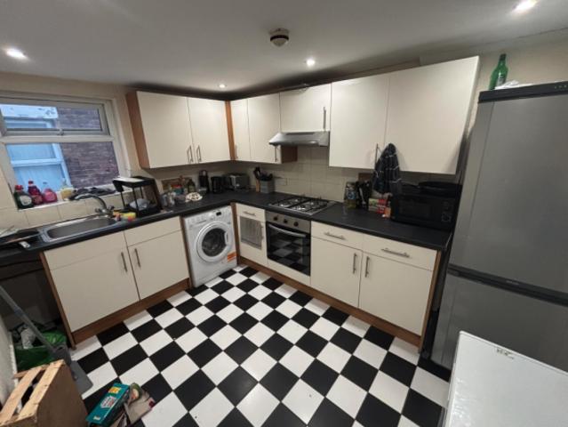5 bedroom flat for rent in Penny Lane, Liverpool, L18