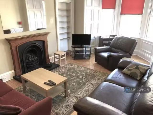 5 bedroom flat for rent in Polwarth Crescent, Edinburgh, EH11