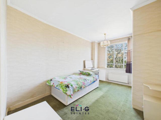 5 bedroom flat for rent in Riverside Drive, Golders Green Road, NW11 9PX, NW11
