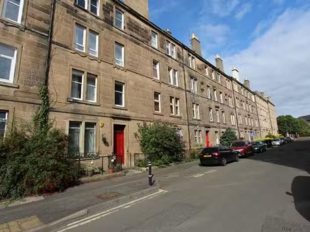 5 bedroom flat for rent in Roseburn Place, Roseburn, Edinburgh.
