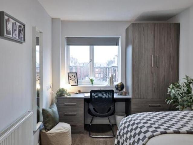 5 bedroom flat for rent in Royal Park Road, Hyde Park, Leeds, LS6