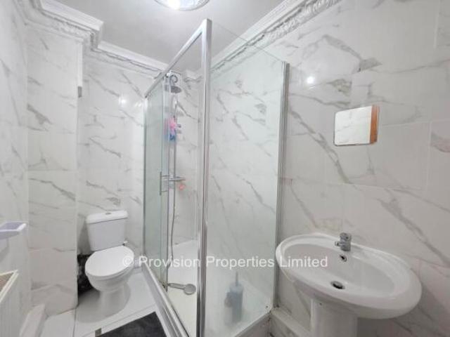 5 bedroom flat for rent in Spenceley Street, Woodhouse, Leeds, LS2