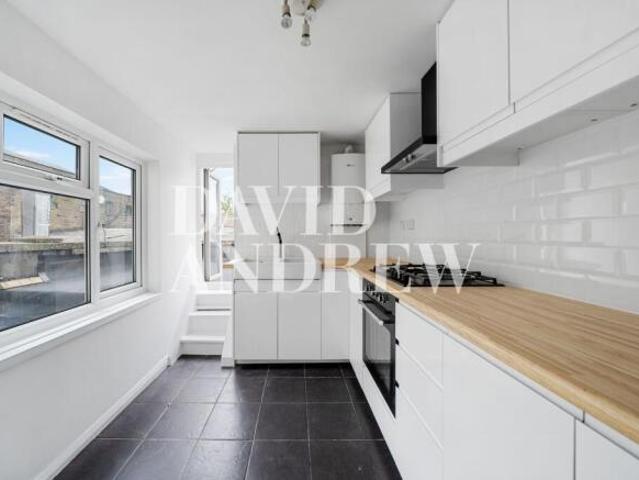 5 bedroom flat for rent in Stroud Green Road, London, N4