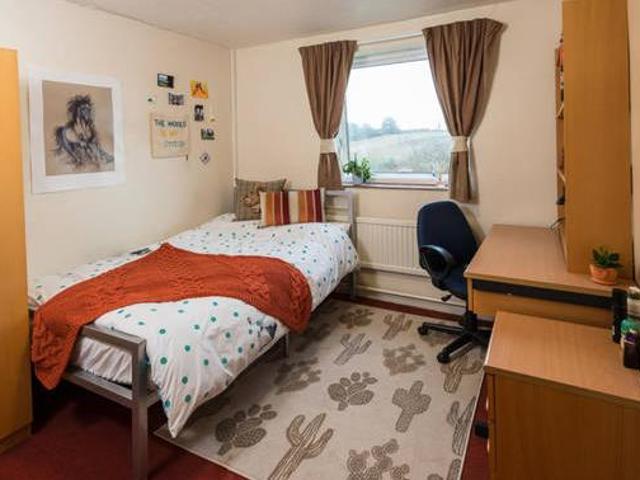 5 bedroom flat share for rent in Avon Way House Classic 5 Bed Apartment Share CO4