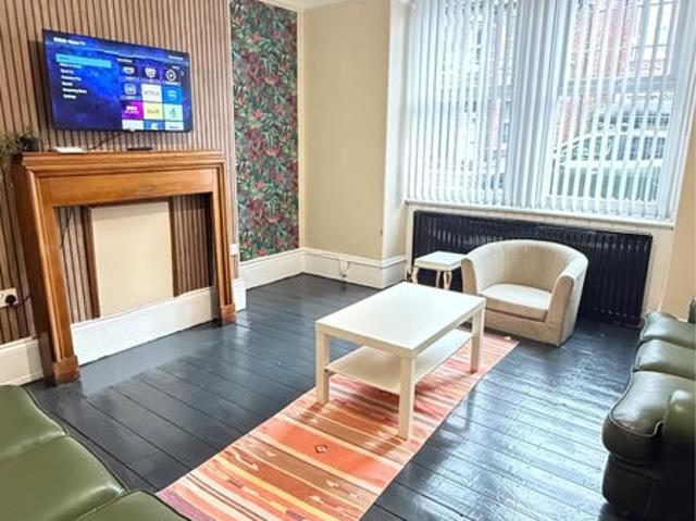 5 Bedroom Flat | Sidney Grove | S131