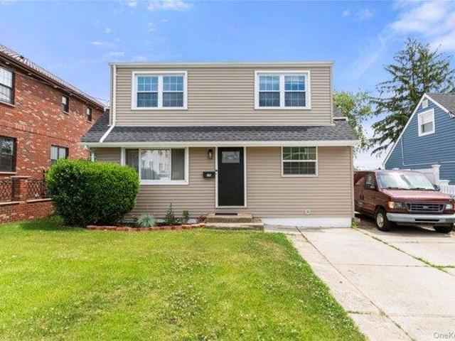 5 bedroom, Floral Park NY 11001 103620567