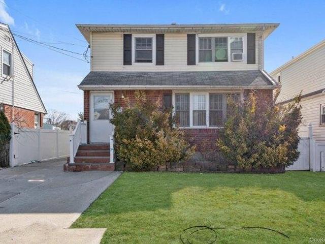 5 bedroom, Floral Park NY 11001 LS101800560