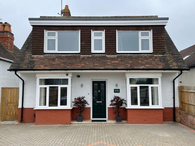 5 bedroom HMO Room 4