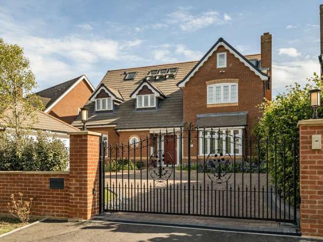 5 Bedroom House