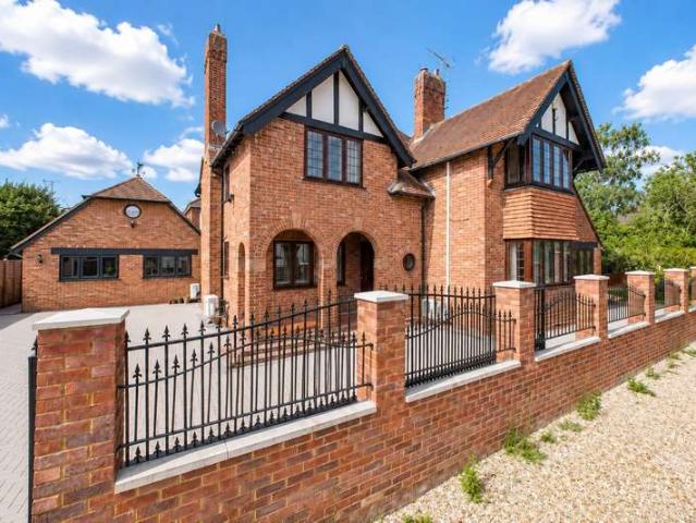 5 Bedroom House