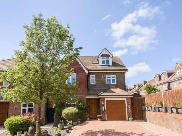 5 Bedroom House