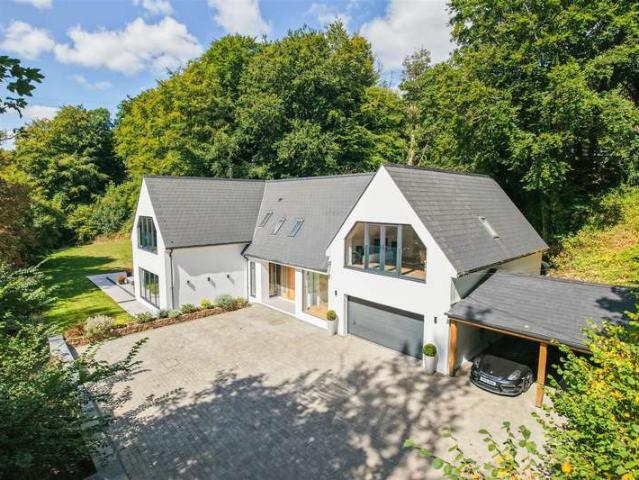 5 Bedroom Detached House