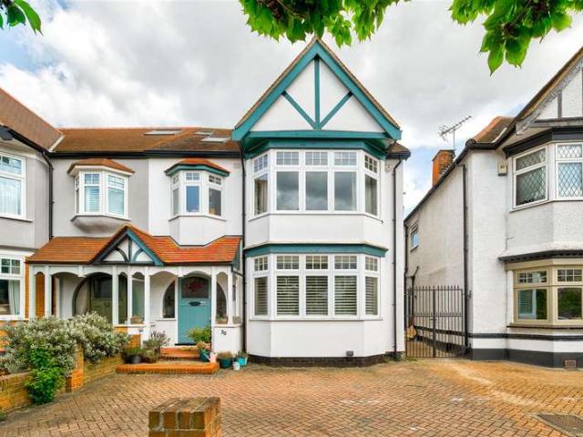 5 Bedroom Semi Detached House