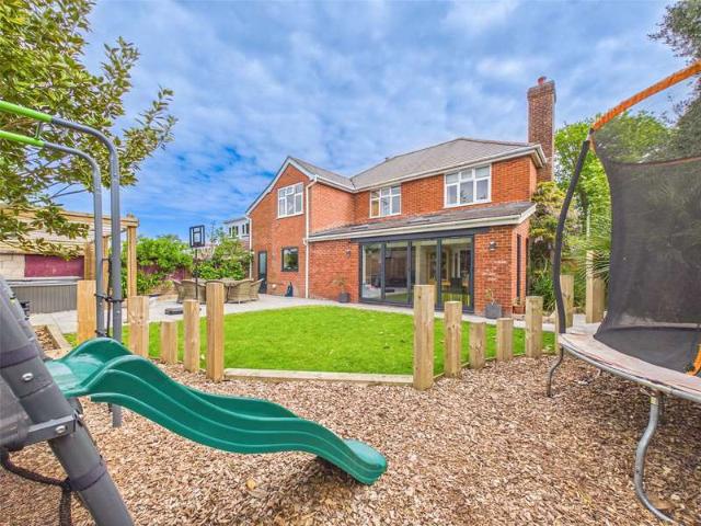 5 Bedroom House