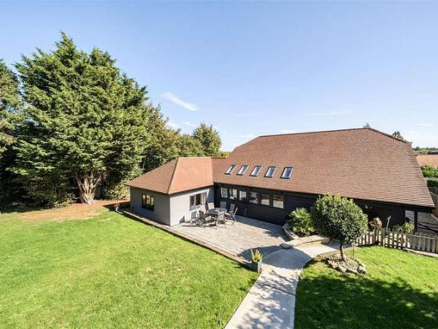 5 Bedroom Detached House